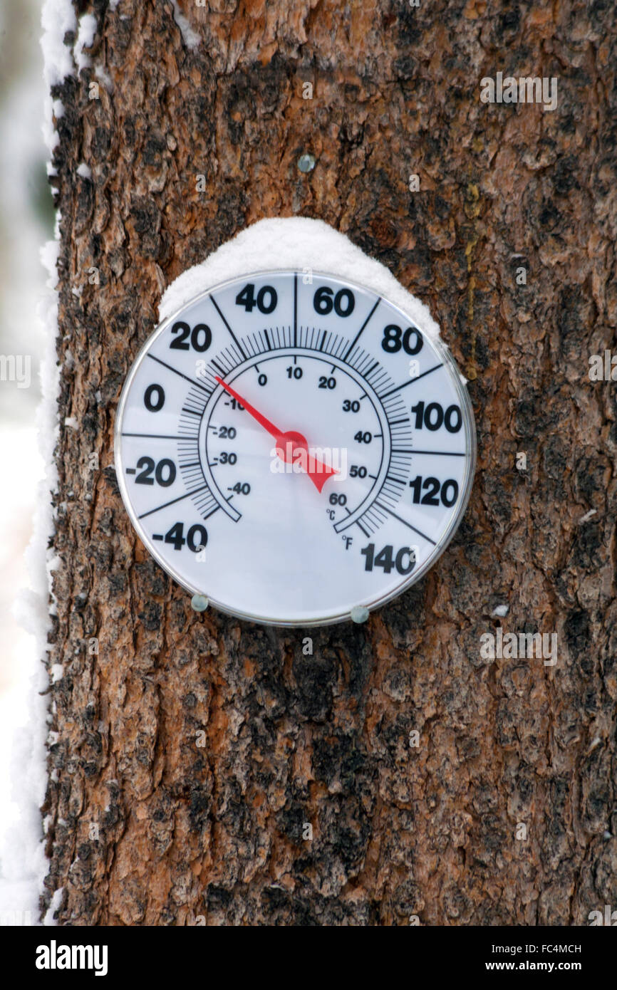 Outdoor thermometer winter hi-res stock photography and images - Alamy