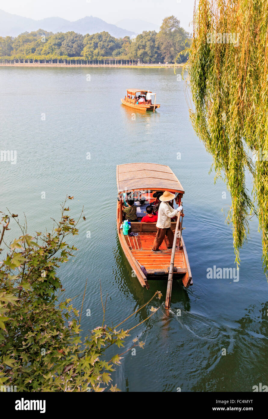Chinese row boats hi-res stock photography and images - Alamy