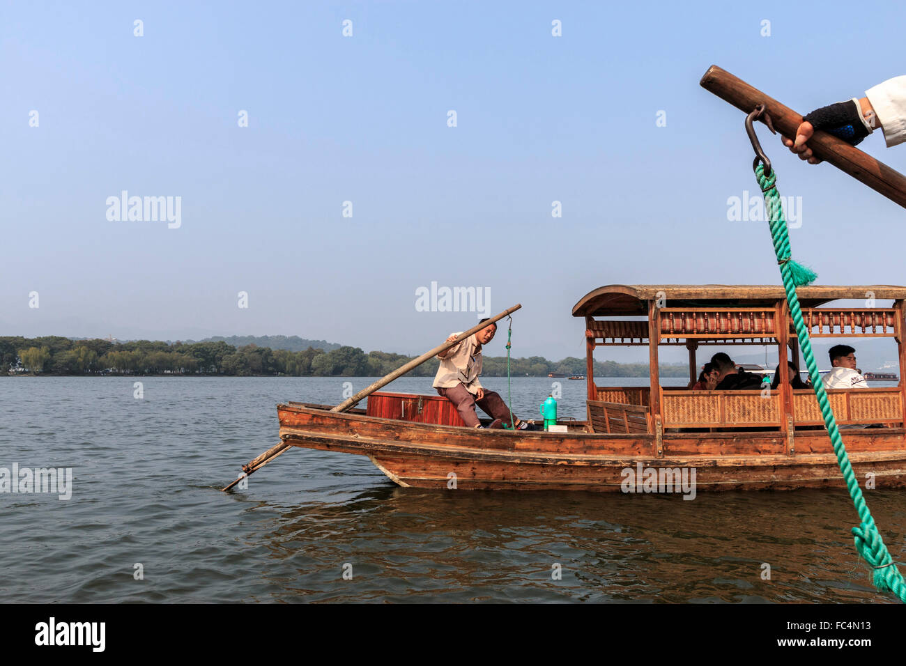 Chinese boatman hi-res stock photography and images - Alamy