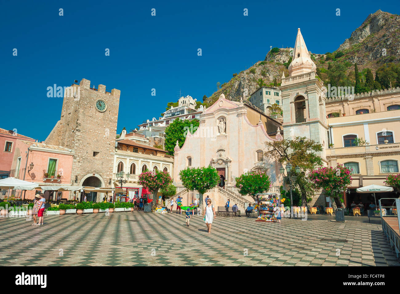 Taormina piazza, view of the Piazza IX Aprile, the main square in ...