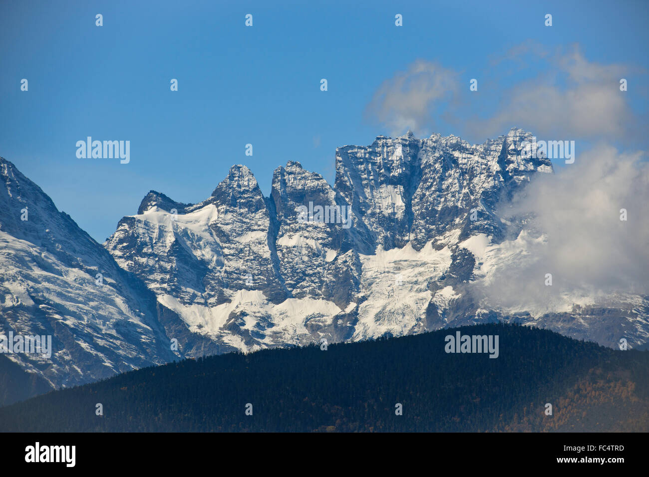 Meili Snow Mountain Range,Mingyong Glacier,Holy Kawagebo Peak worshiped ...