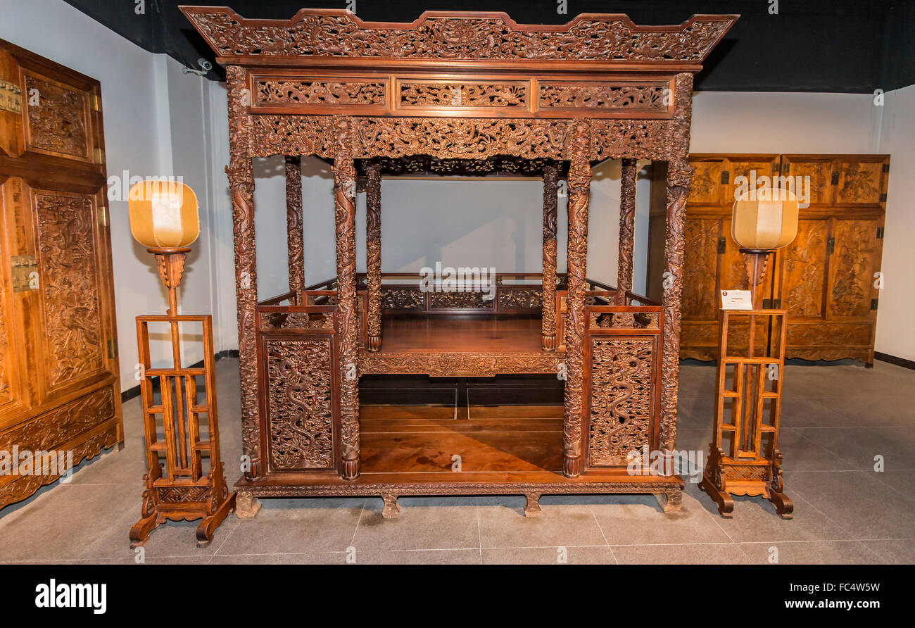 Carved bed hi-res stock photography and images - Alamy