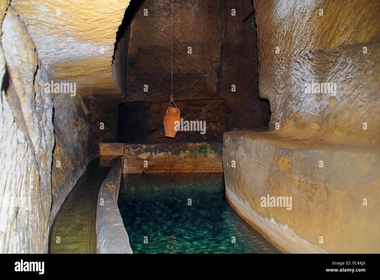 Naples underground. The ancient Greek – Roman aqueduct Stock Photo - Alamy