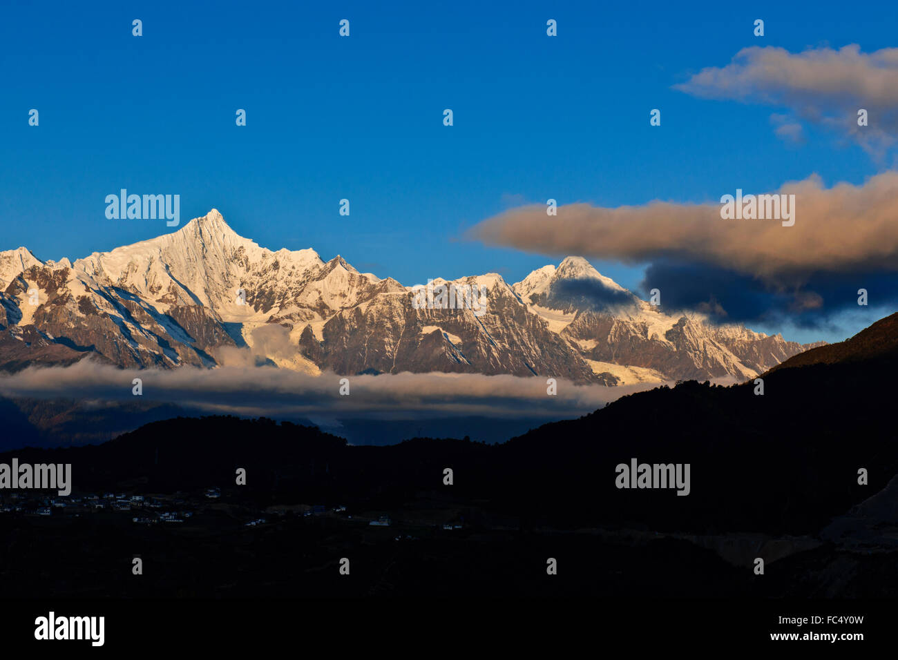 Meili Snow Mountain Range,Mingyong Glacier,Holy Kawagebo Peak worshiped ...