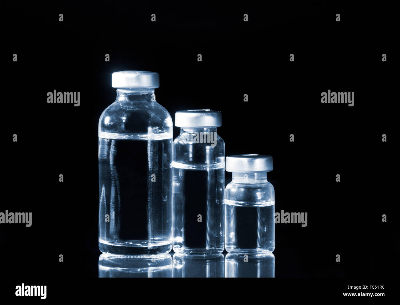 Glass Medicine Vials and Syringe Stock Photo - Alamy