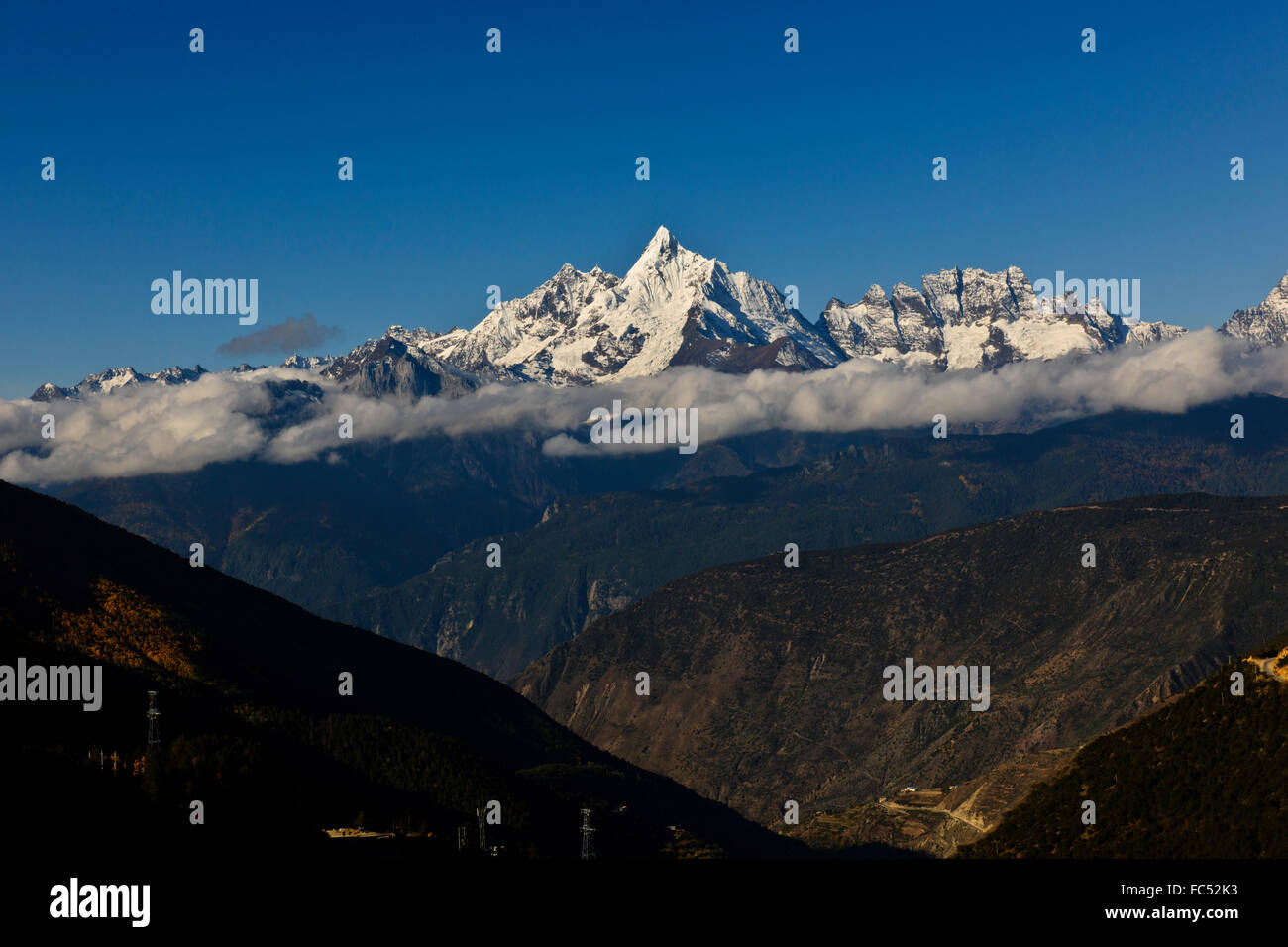 Meili Snow Mountain Range,Mingyong Glacier,Holy Kawagebo Peak worshiped ...