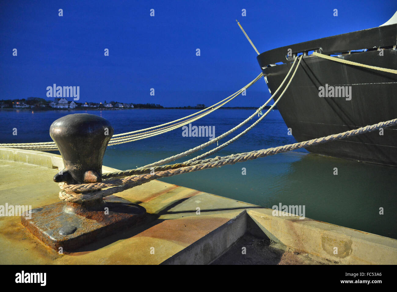 Moored ship hi-res stock photography and images - Alamy