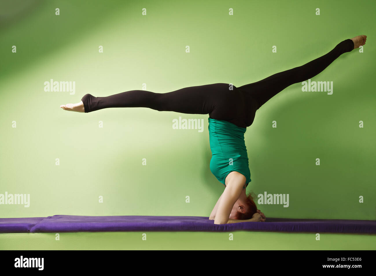 Legs split hi-res stock photography and images - Alamy