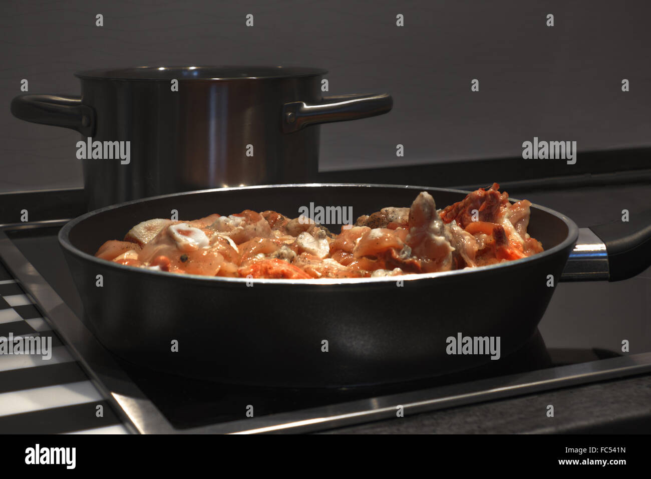 Raw meat in frying pan hi-res stock photography and images - Alamy