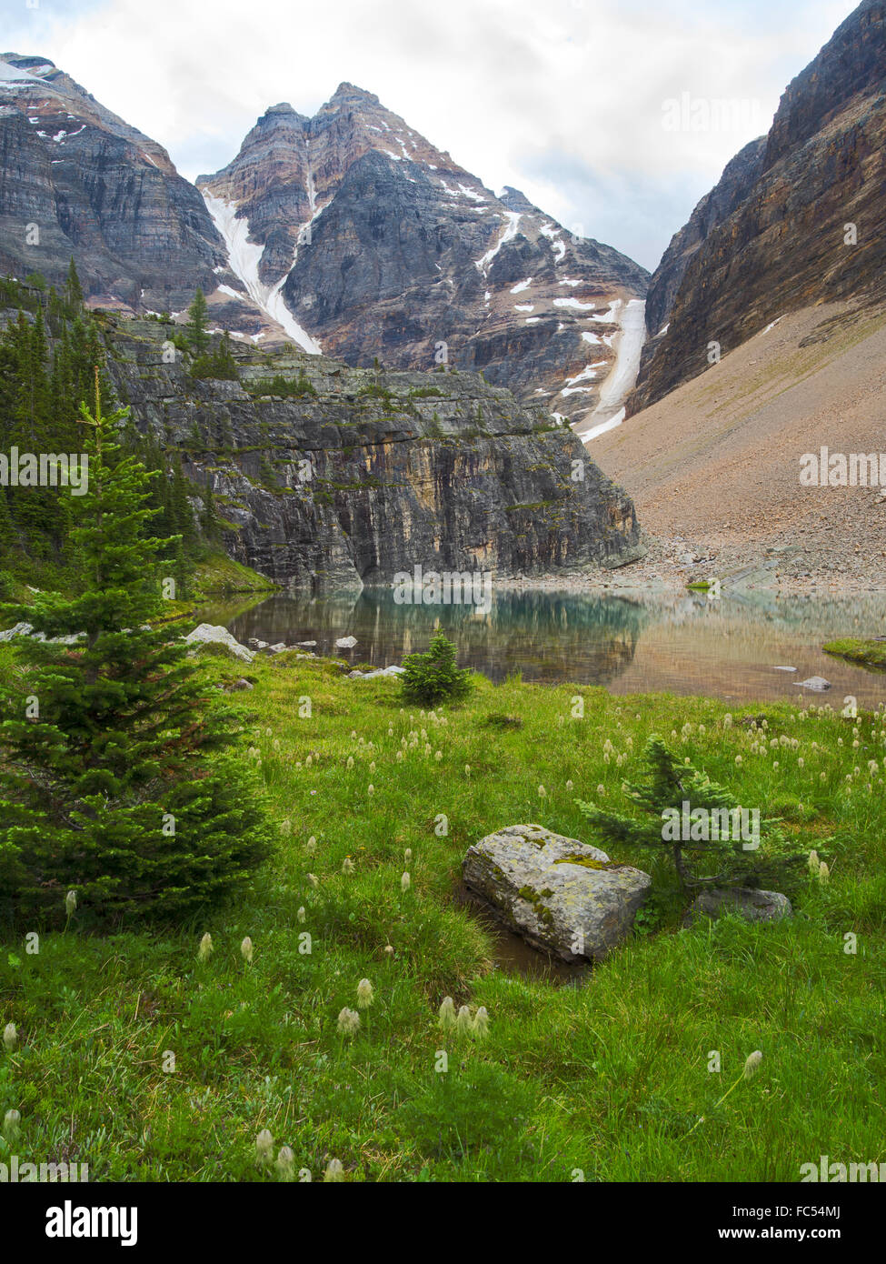 Lefroy Lake on the Lake Oesa Trail with Glacier Peak in the background ...
