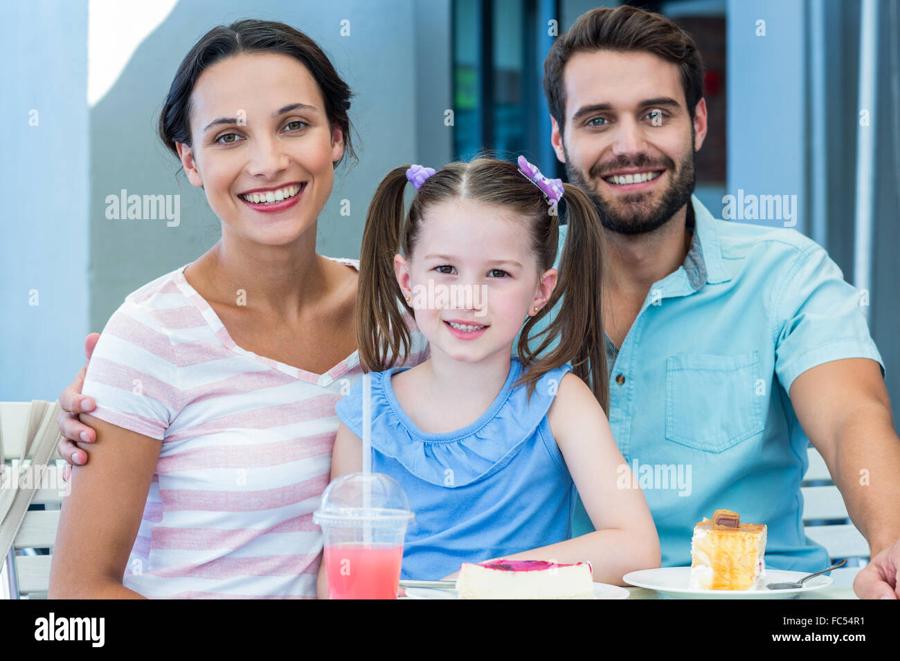 Portrait of a family eating at the restaurant Stock Photo - Alamy