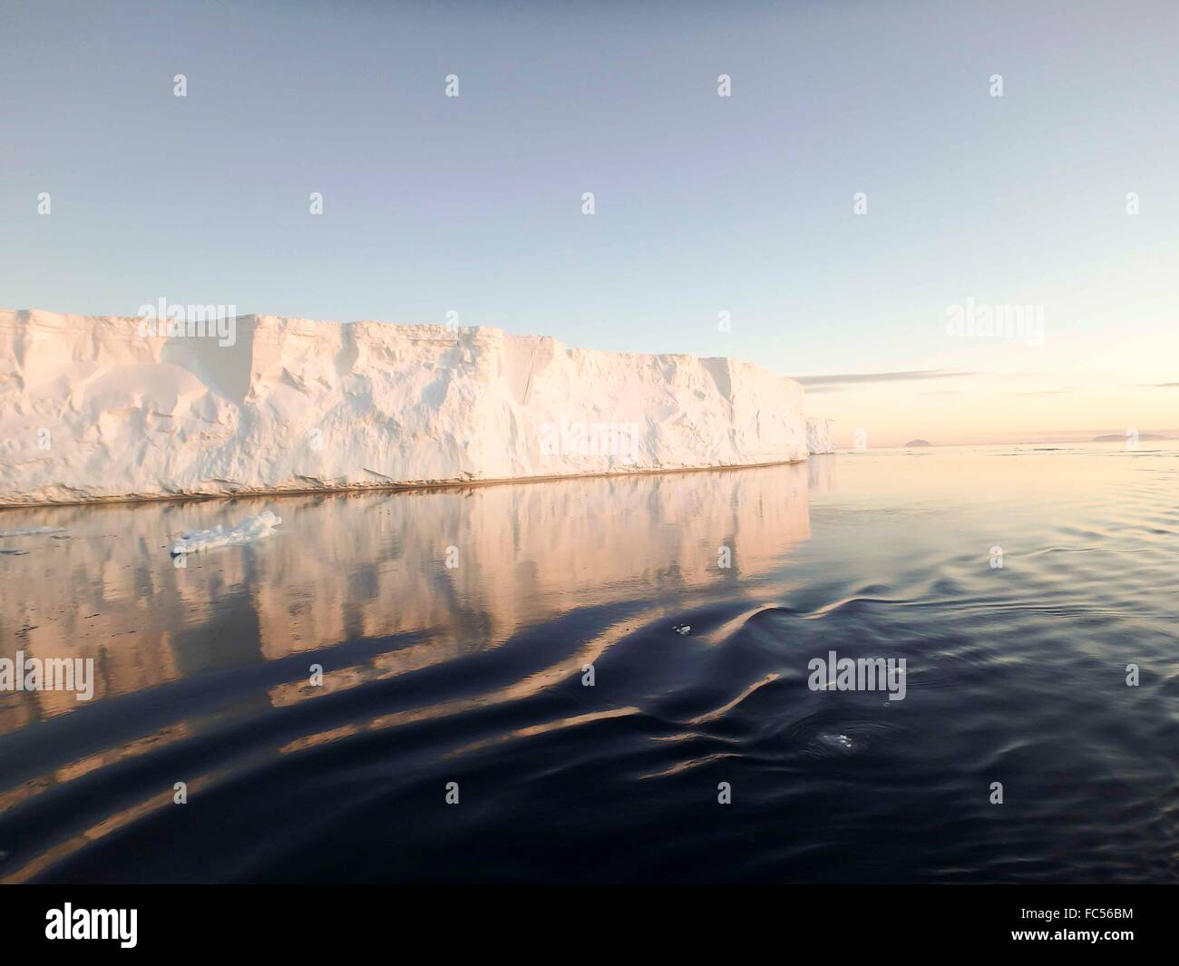 Tabular iceberg antarctica hi-res stock photography and images - Alamy