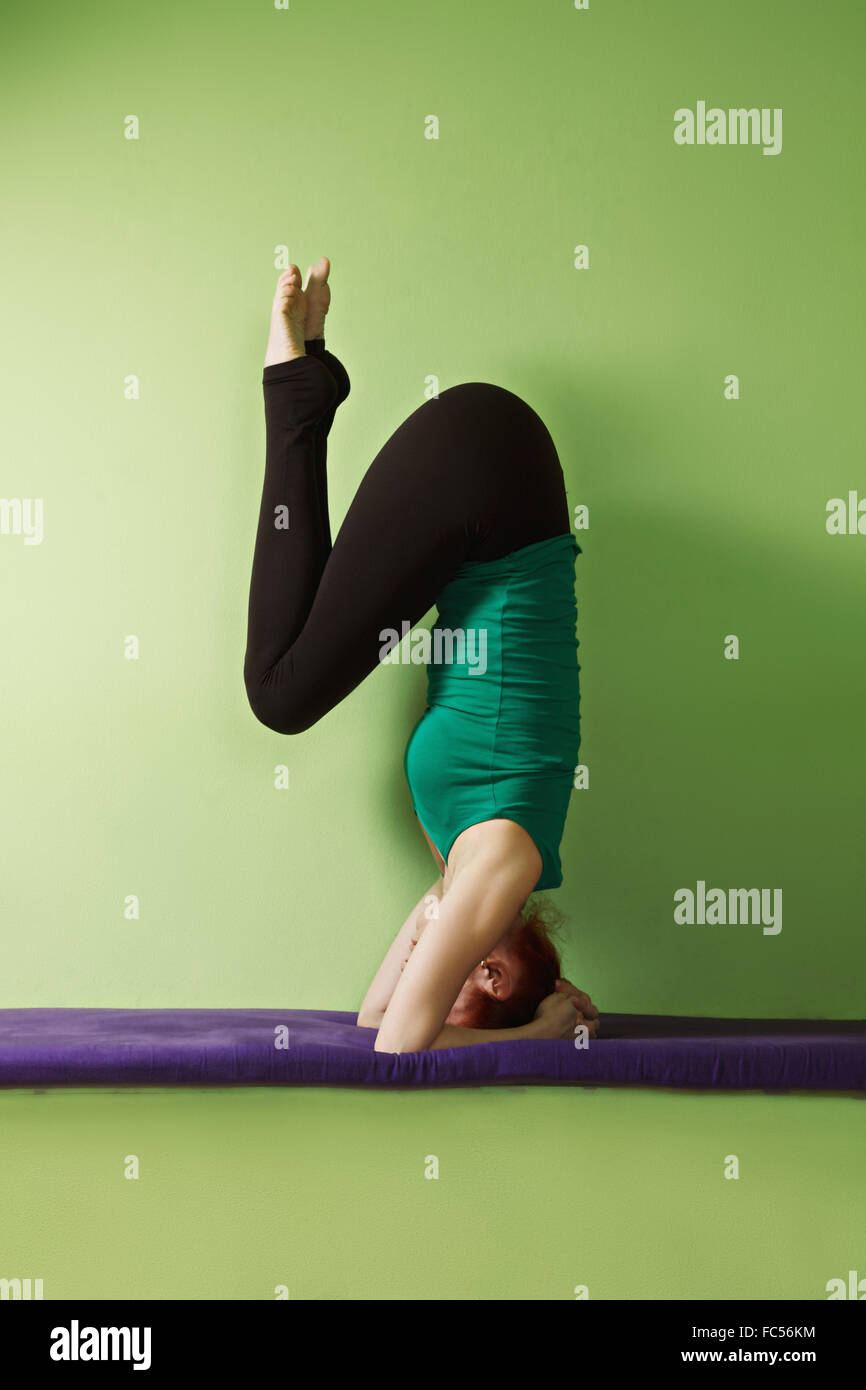 Bent knees hi-res stock photography and images - Alamy