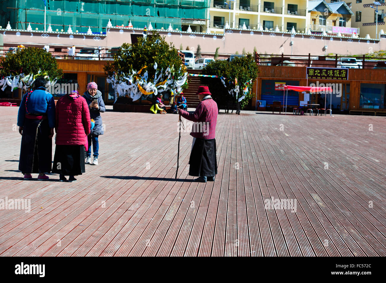 Feilal temple mingyong glacier hi-res stock photography and images - Alamy