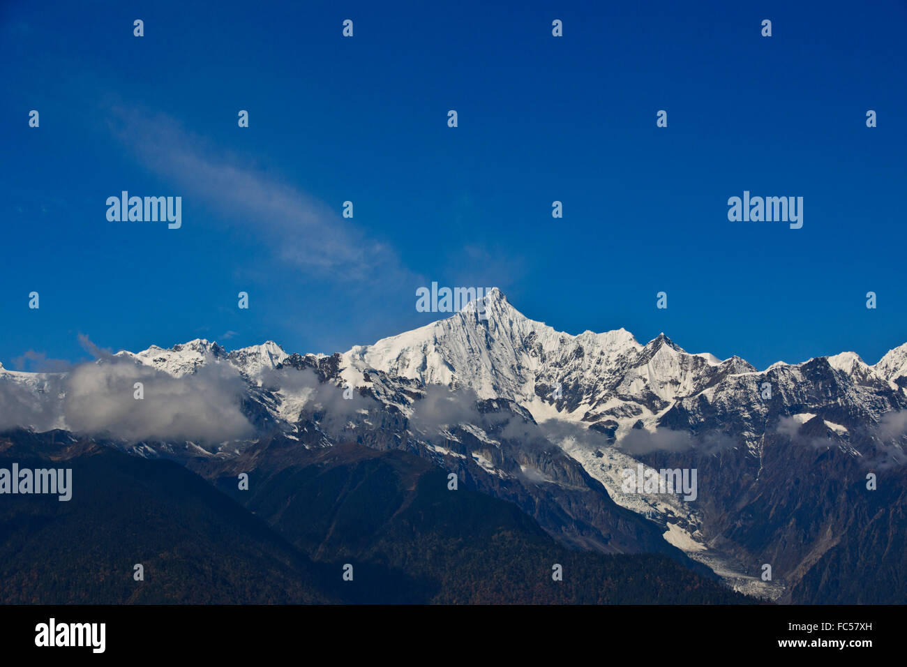 Meili Snow Mountain Range,Mingyong Glacier,Holy Kawagebo Peak worshiped ...