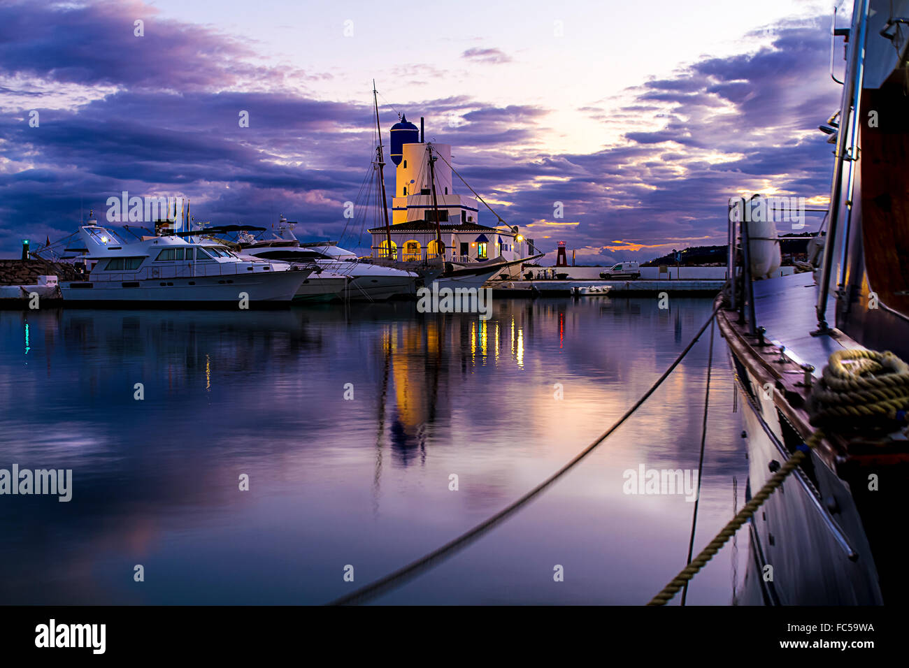 Harbor ocean hi-res stock photography and images - Alamy