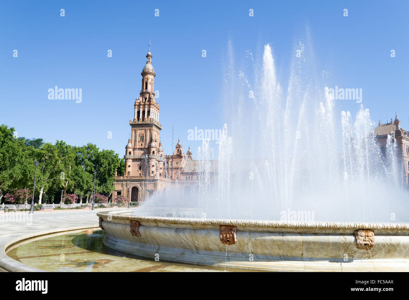 Fountain and tower at Spain square Stock Photo - Alamy