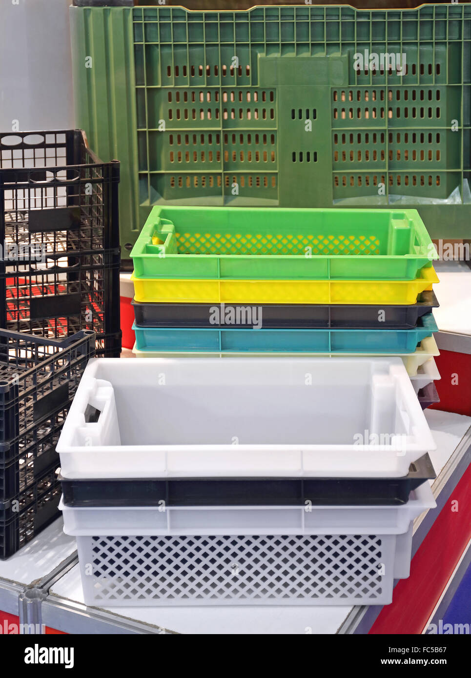 Plastic shipping boxes hi-res stock photography and images - Alamy