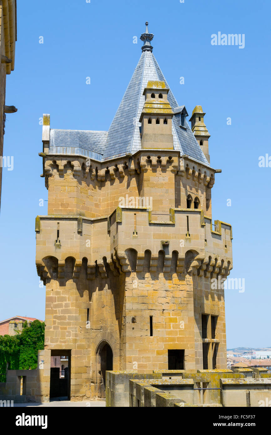 Tower and battlement parapet hi-res stock photography and images - Alamy