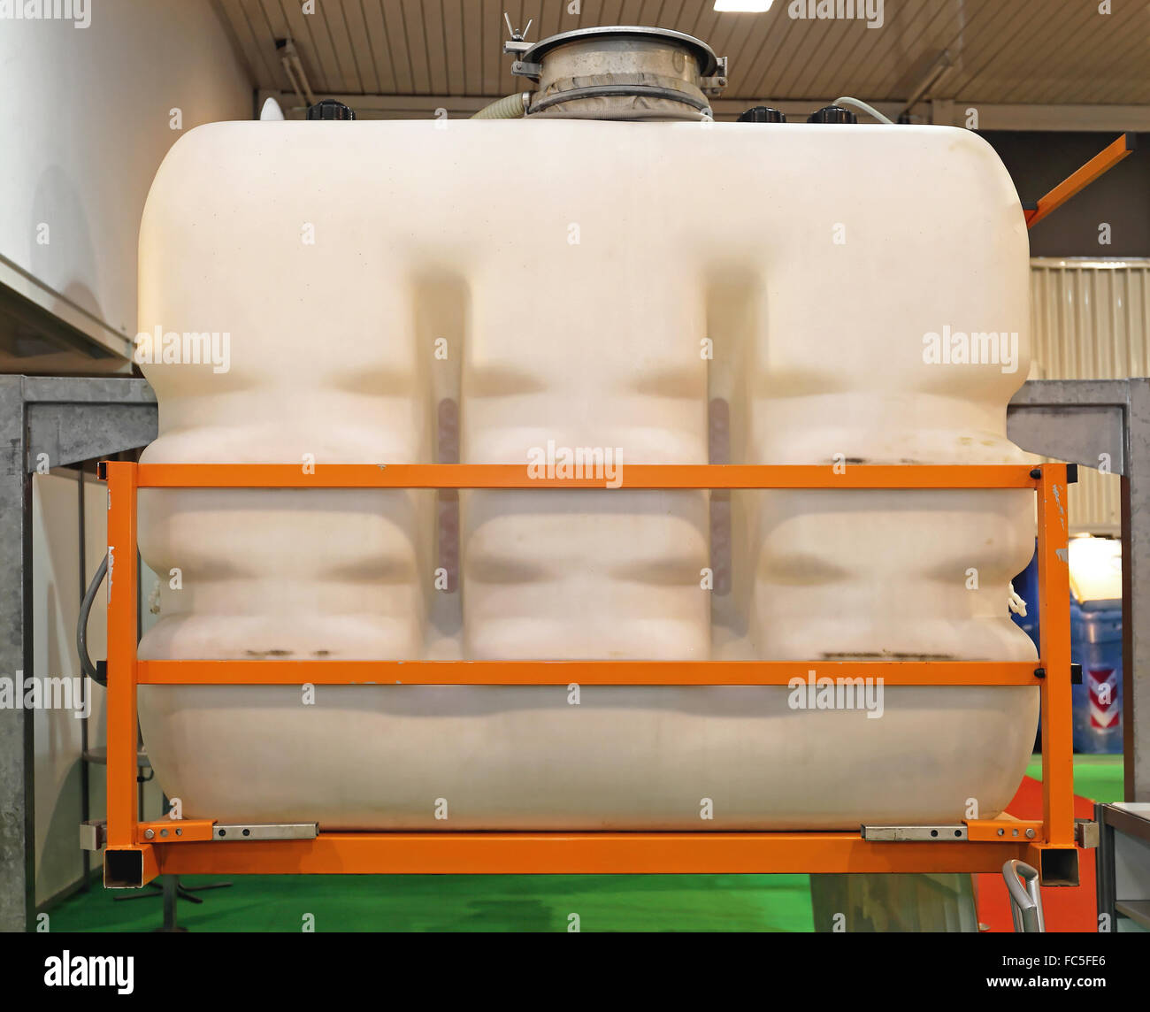 Plastic water storage tank hi-res stock photography and images - Alamy