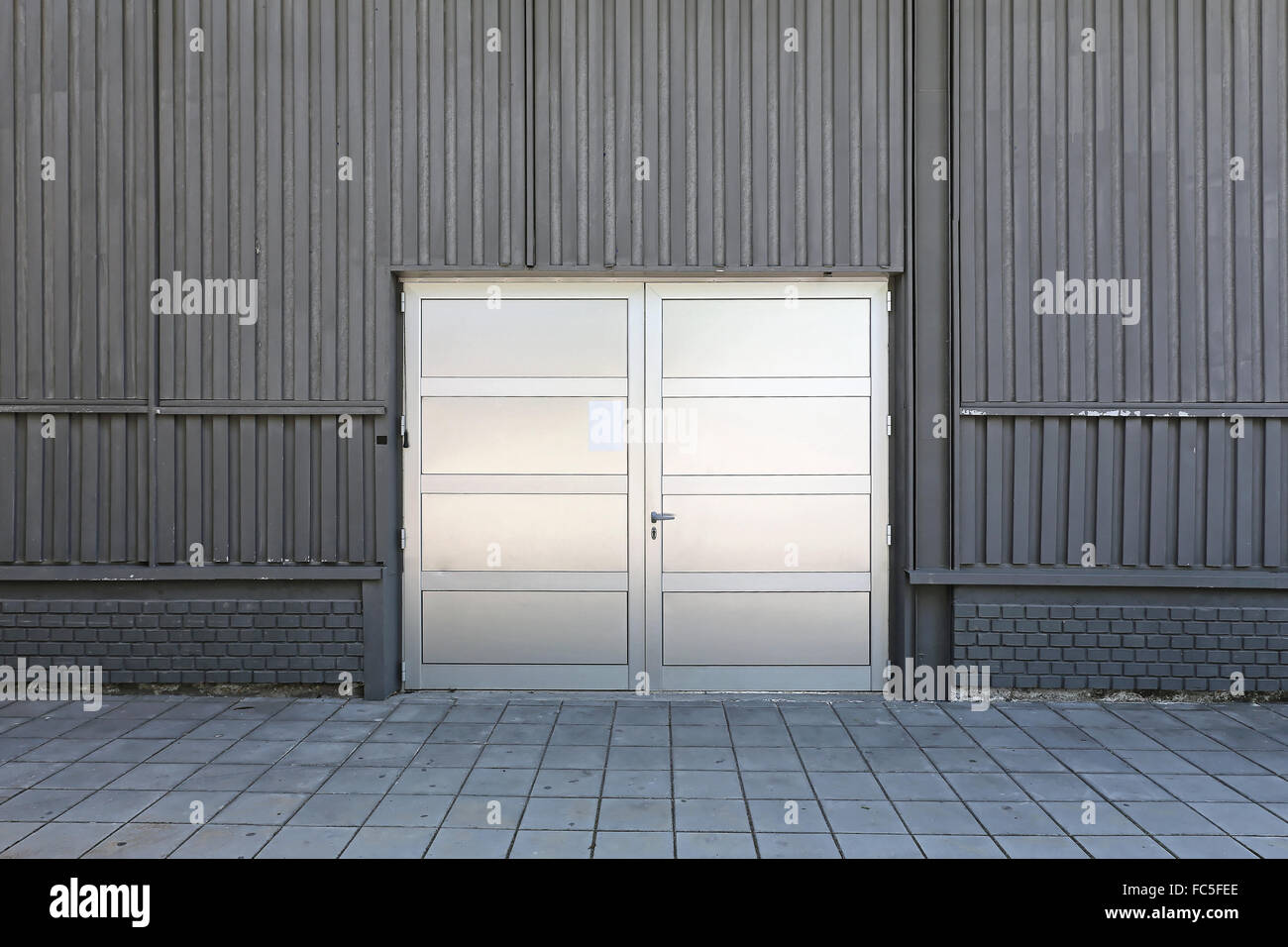 Door entrance warehouse hi-res stock photography and images - Alamy