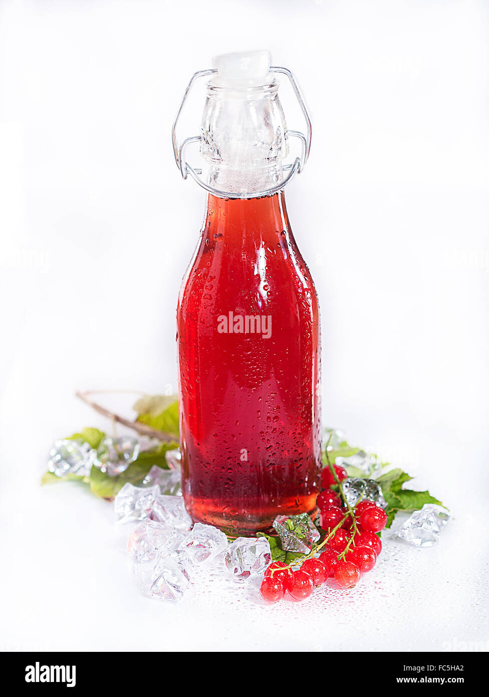 Juice from red currants Stock Photo - Alamy