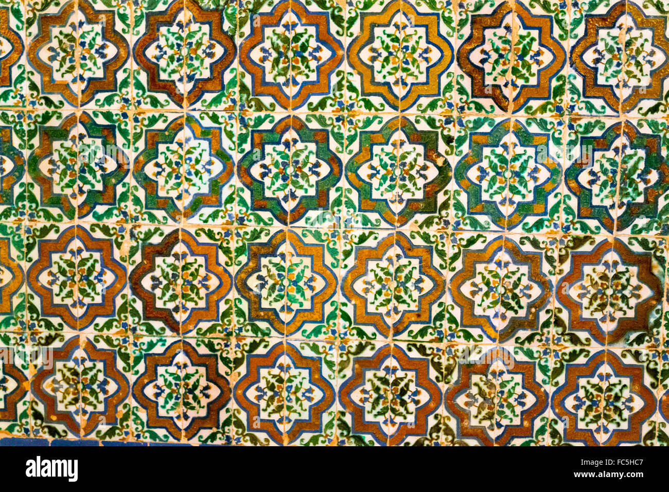 Poligonal patterns in Alhambra Stock Photo - Alamy