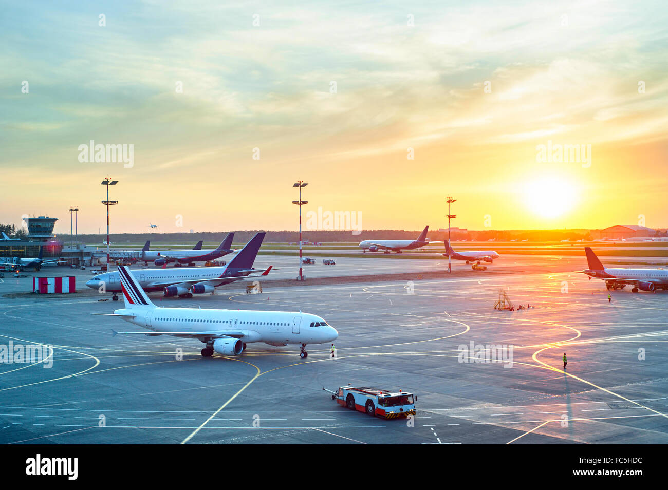 Empty airport runway sunset hi-res stock photography and images - Alamy