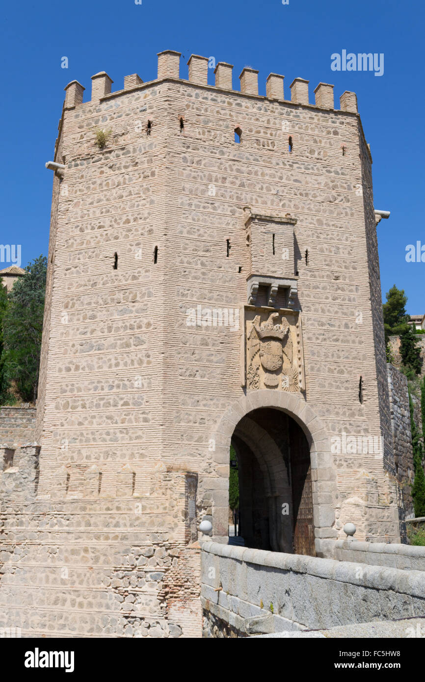 Medieval tower and roman bridge hi-res stock photography and images - Alamy
