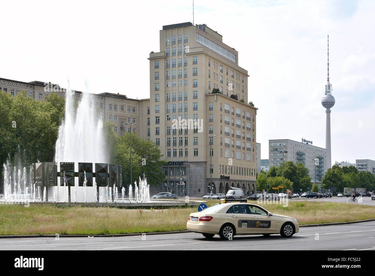 Berlin roundabout hi-res stock photography and images - Alamy