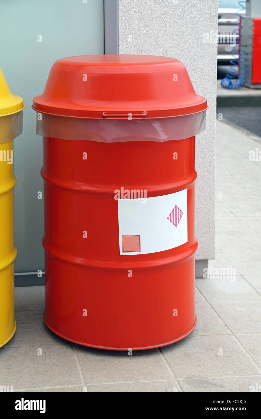 Disposal drums hi-res stock photography and images - Alamy