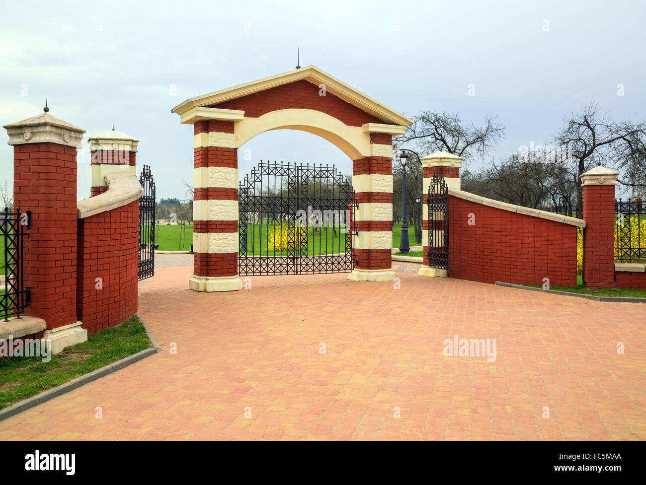 Artistic gates hi-res stock photography and images - Alamy