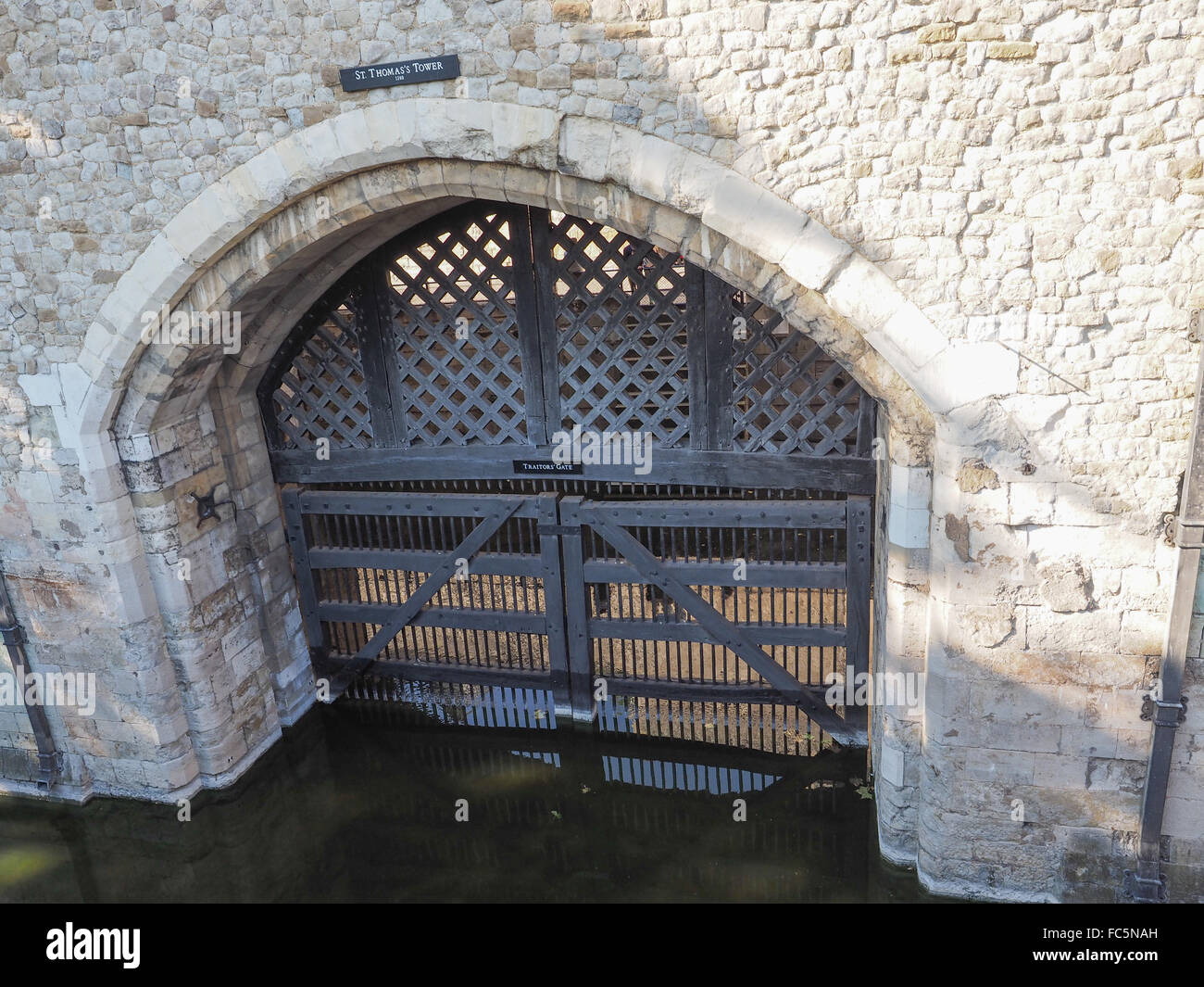 London medieval gates hi-res stock photography and images - Alamy