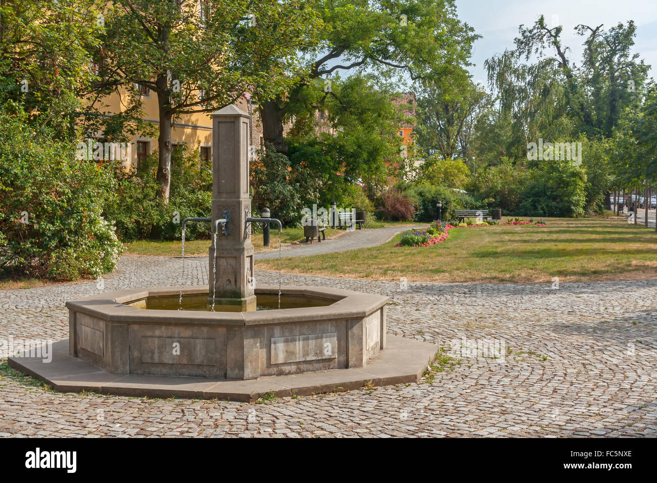 Brunnen pumpe hi-res stock photography and images - Alamy