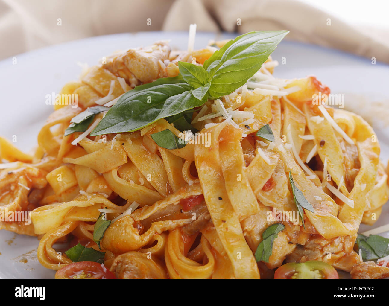 Fettuccine Pasta with Chicken Stock Photo - Alamy