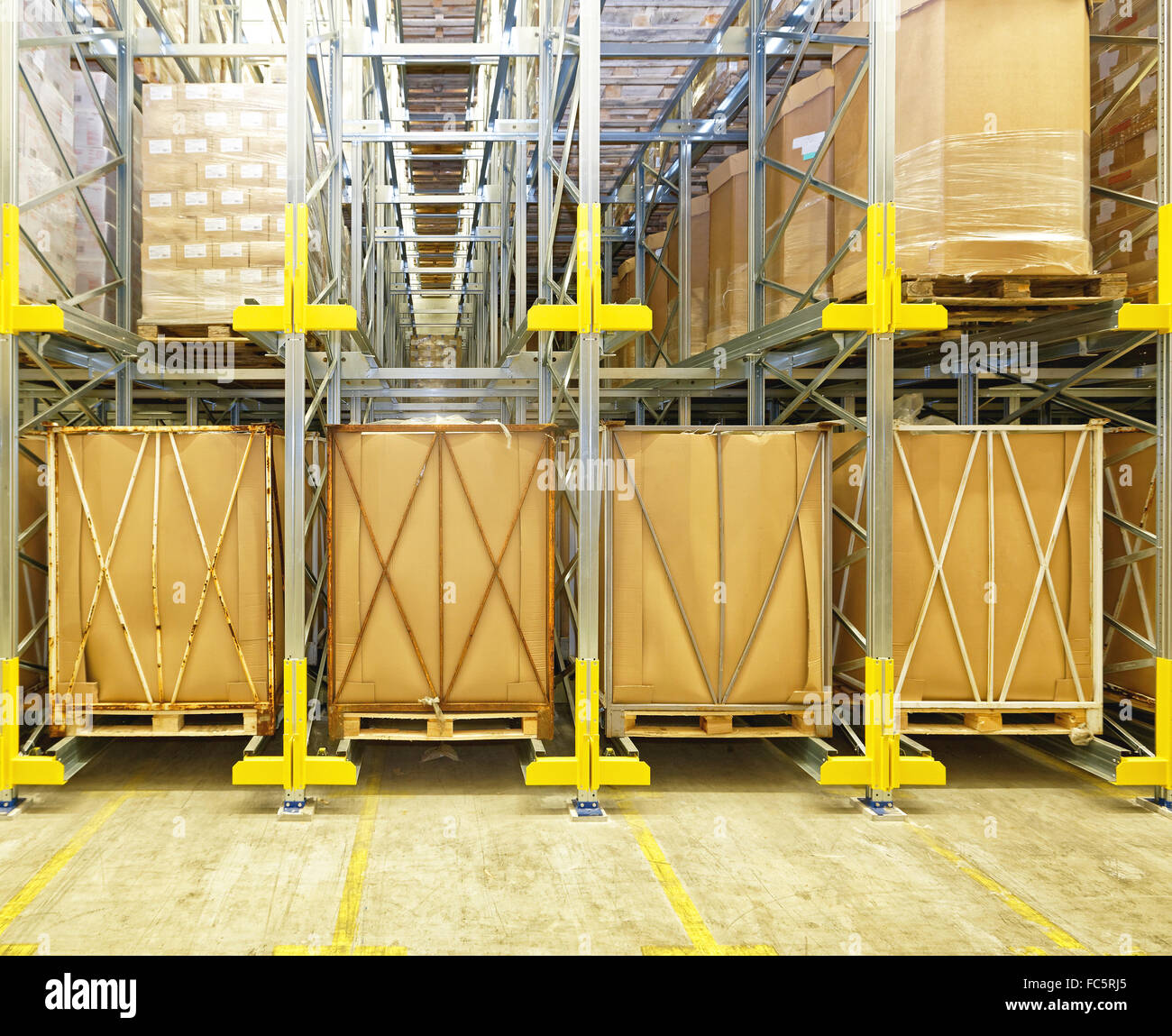 Bulk storage warehouse hi-res stock photography and images - Alamy