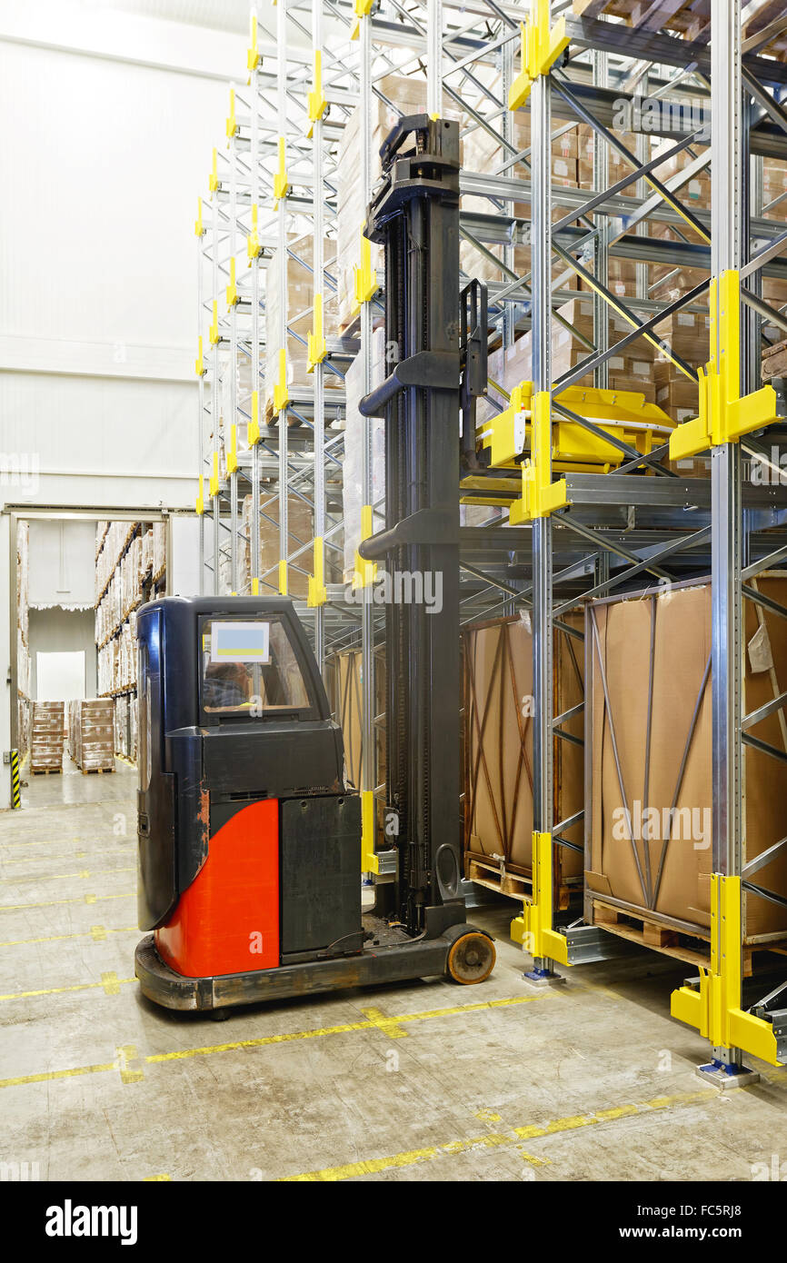 Forklift robot hi-res stock photography and images - Alamy