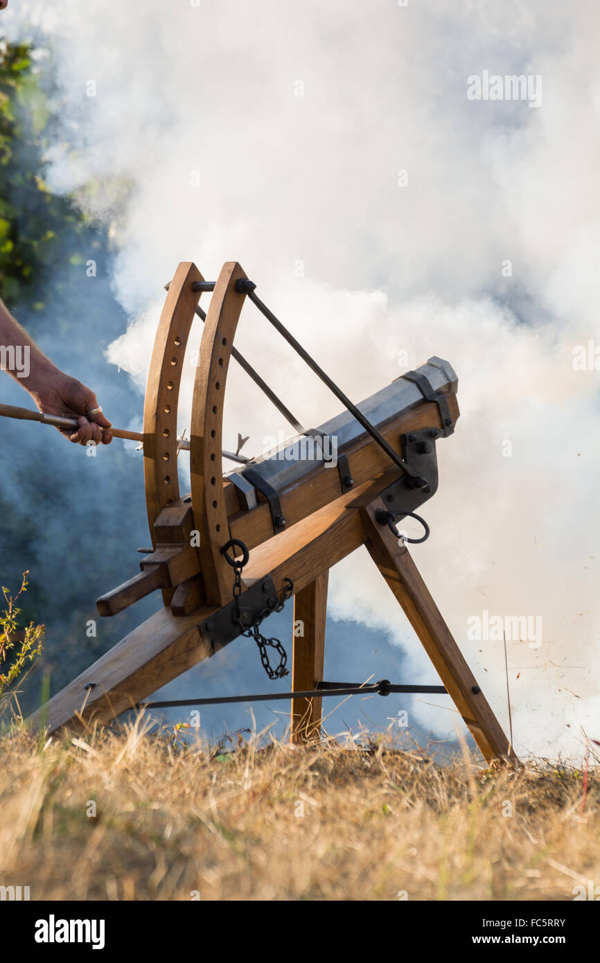 Cannon defense in history hi-res stock photography and images - Alamy