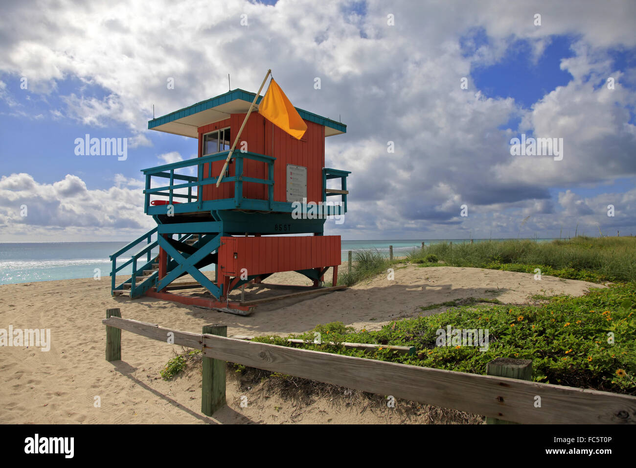 Florida beach lifeguard stand hi-res stock photography and images - Alamy