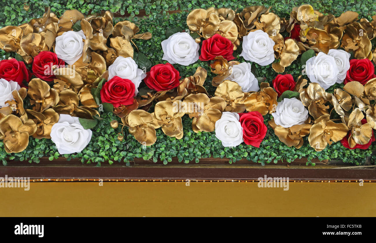 Plastic roses hi-res stock photography and images - Alamy