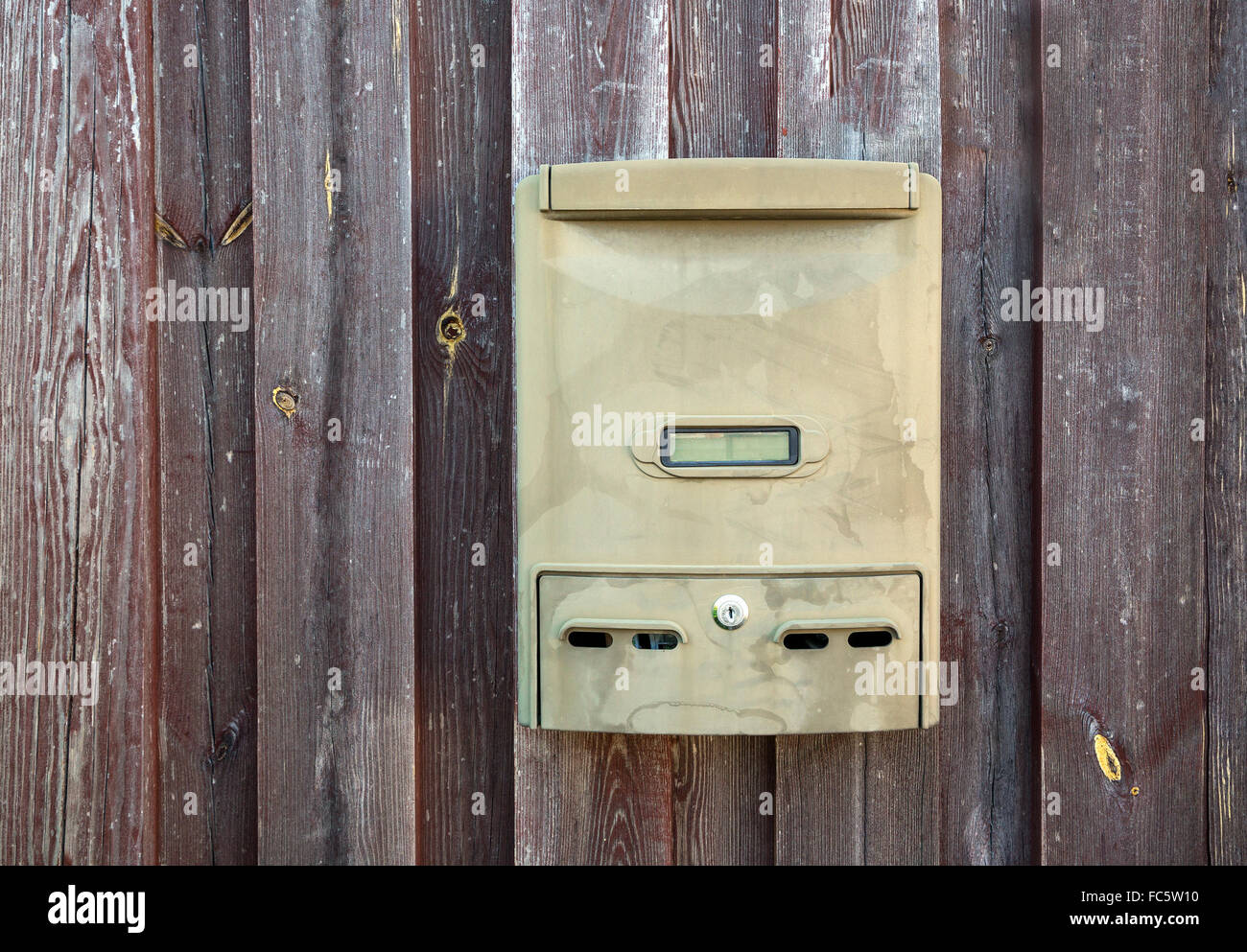 Old mailbox on fence hi-res stock photography and images - Alamy
