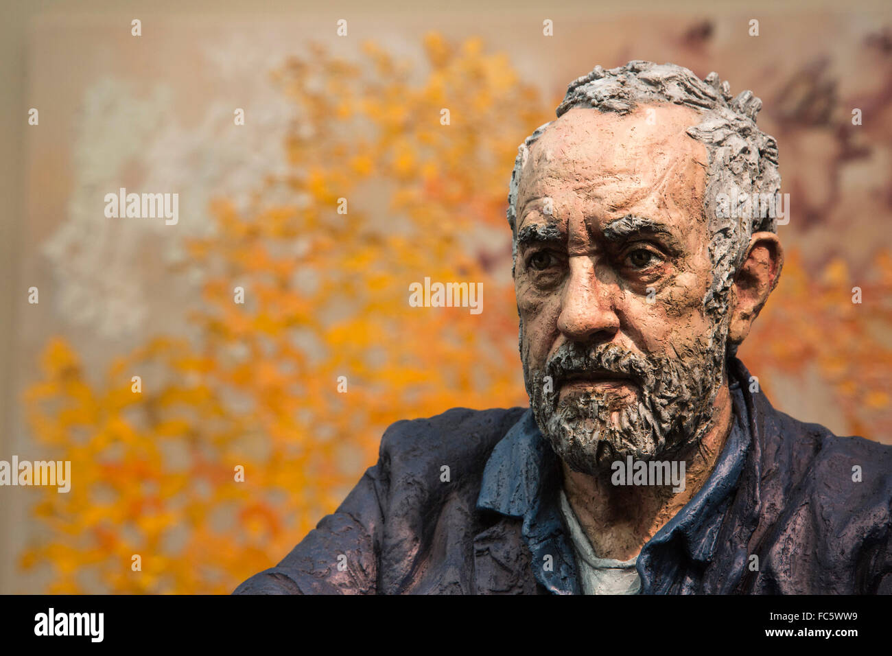 Seated figure by sean henry hi-res stock photography and images - Alamy