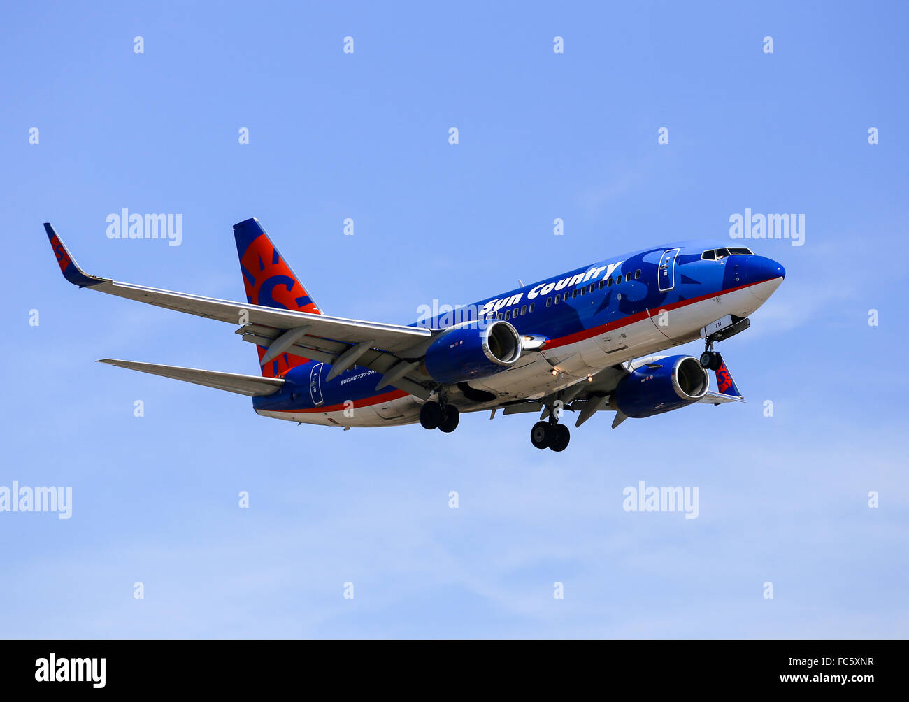 Sun country airlines 737 hi-res stock photography and images - Alamy