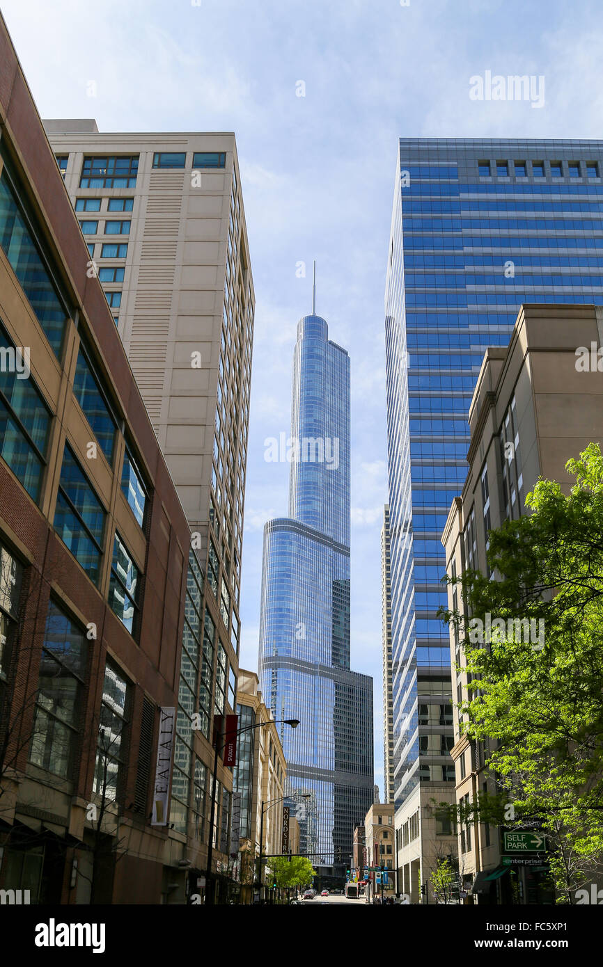 Chicago skyscraper canyon hi-res stock photography and images - Alamy