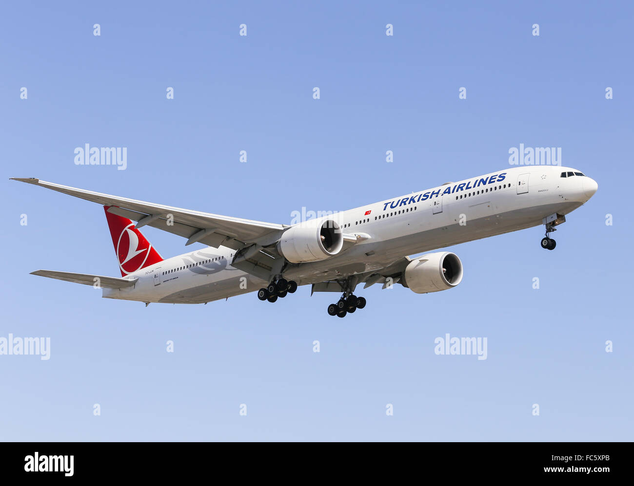 Turkish airlines 777 landing hi-res stock photography and images - Alamy