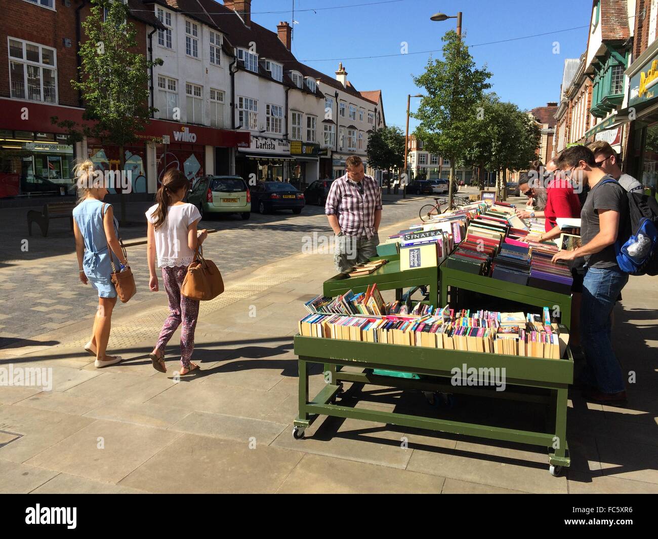 Bookshop browsing hi-res stock photography and images - Alamy