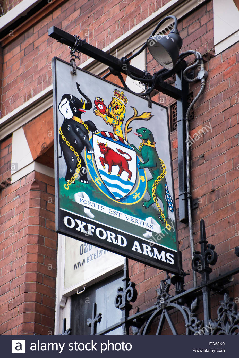 English Pub Sign Oxford Stock Photos & English Pub Sign Oxford Stock ...