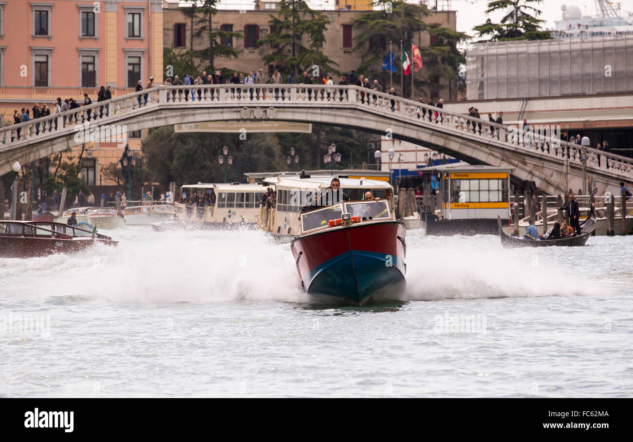 Fire brigade speedboat hi-res stock photography and images - Alamy