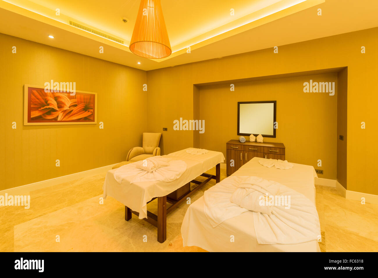 Spa massage beds luxury hotel hi-res stock photography and images - Alamy
