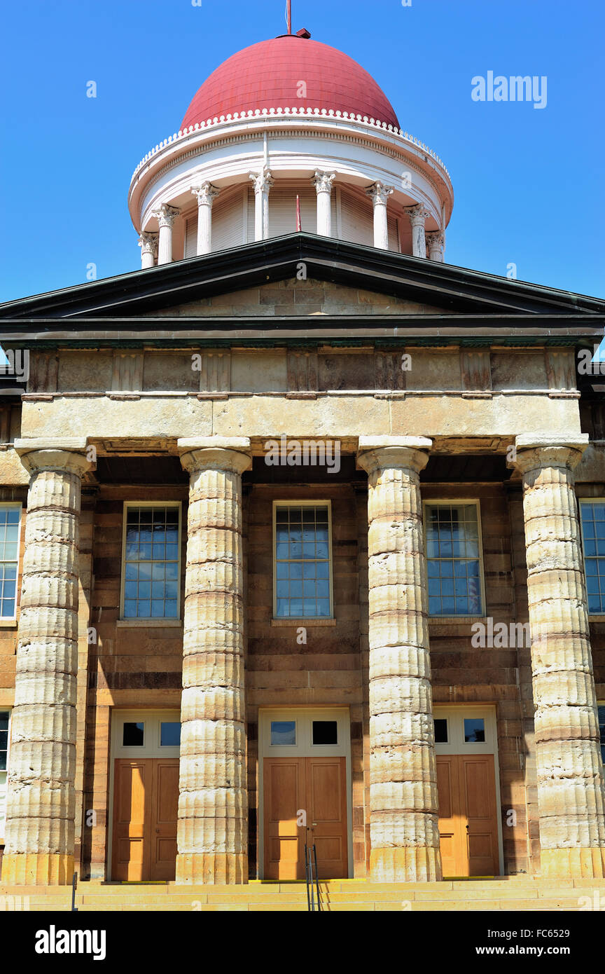 The Old State Capitol Building dome and its original entry columns ...